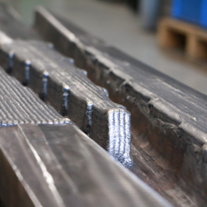 Rebuilding track crossings using additive manufacturing - Welding Alloys